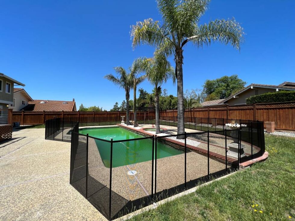 Pool Barriers Guarding Swimming Pool - Baby Barrier® Pool Fence of San Jose